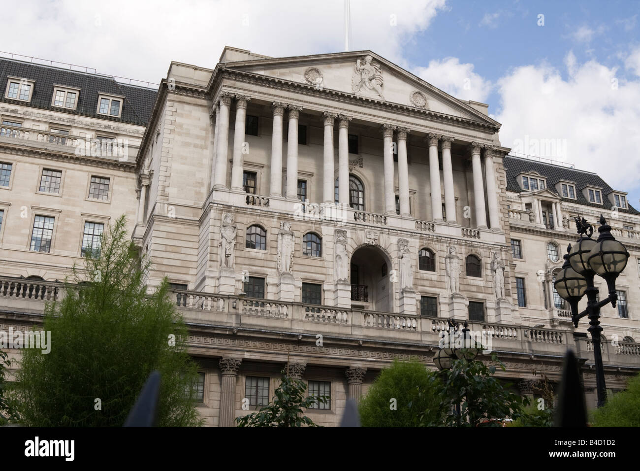 The Bank of England building in the City of London Stock Photo - Alamy