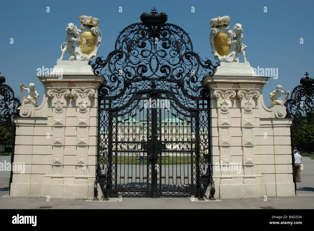 Ornate gates hi-res stock photography and images - Alamy