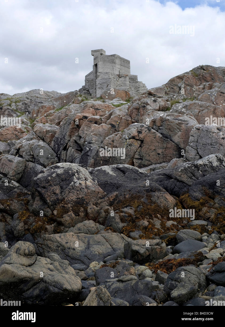 Achmelvich hermits castle hi-res stock photography and images - Alamy