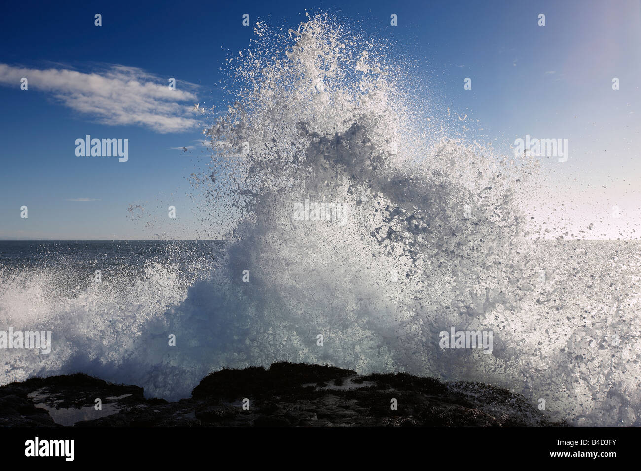 Breaking water hi-res stock photography and images - Alamy