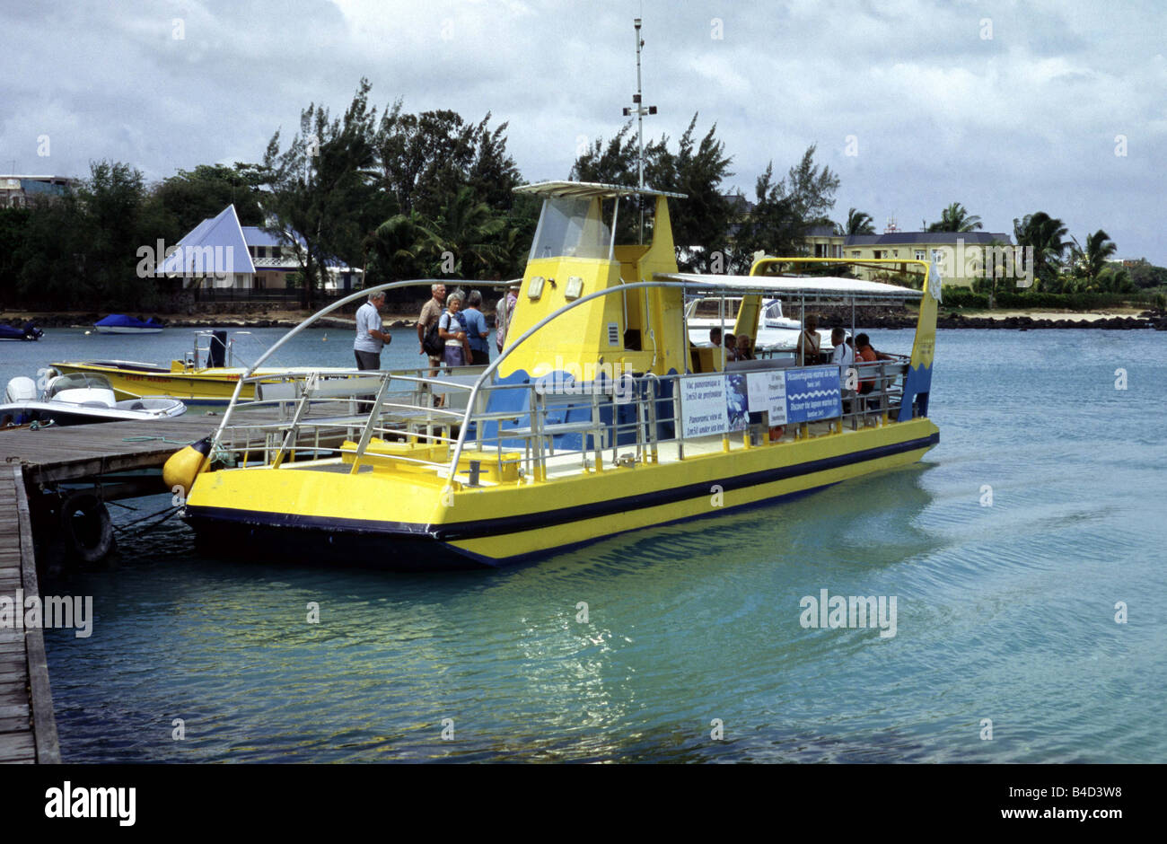 Glass bottomed boat at Paradise Bay Mauritius Stock Photo - Alamy