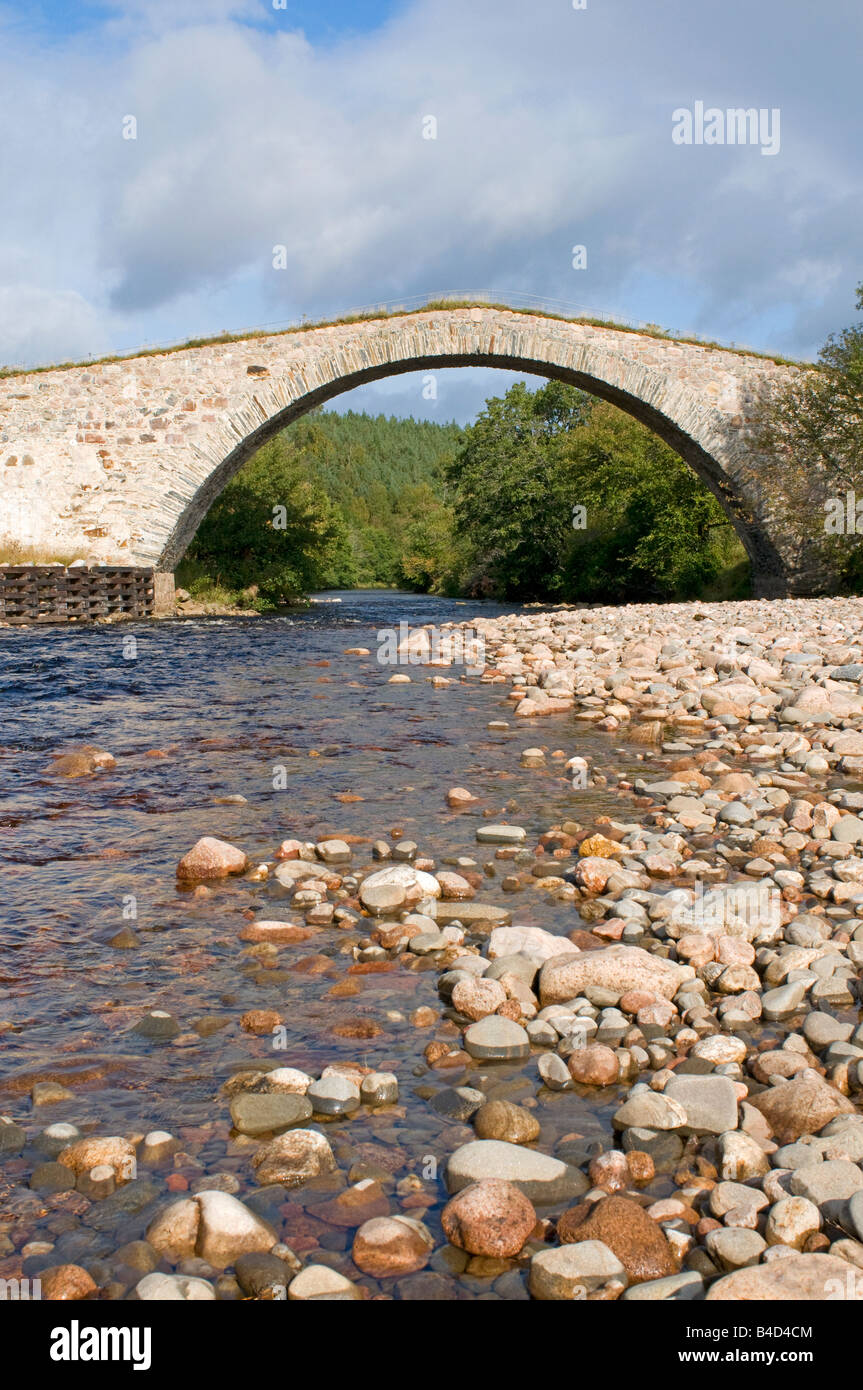 Sluggan Bridge over the River Dulnain at Dalnahaitnach, Carrbridge ...