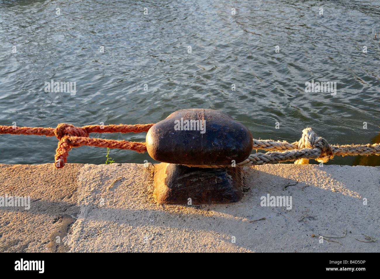 ropes at the dock Stock Photo - Alamy
