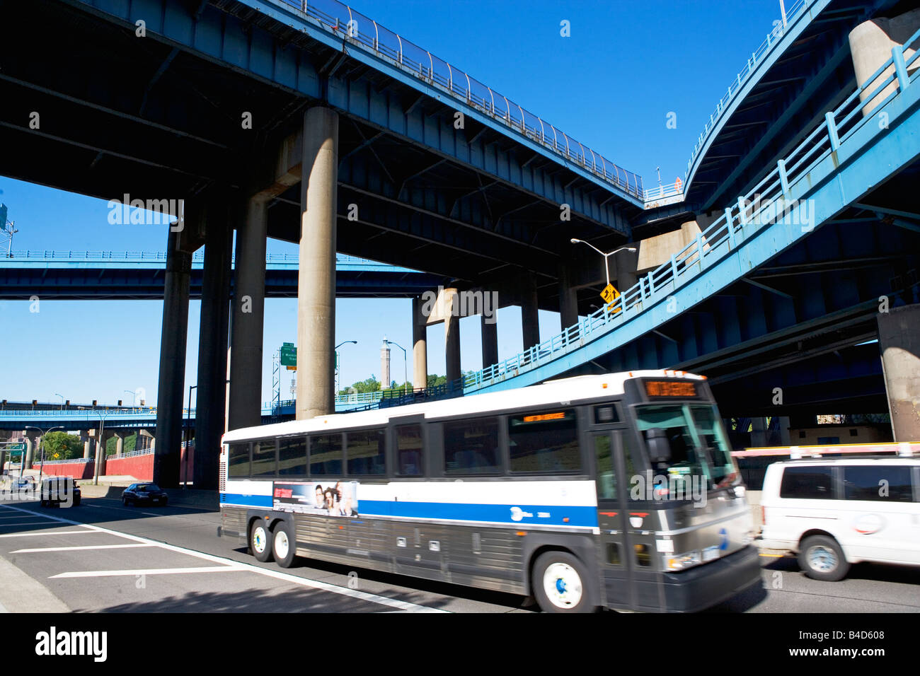 HIGHWAY, OVERPASS, TRAFFIC, LIGHTS, SIGNS, CURVE, UP, OVER, OVERHEAD ...