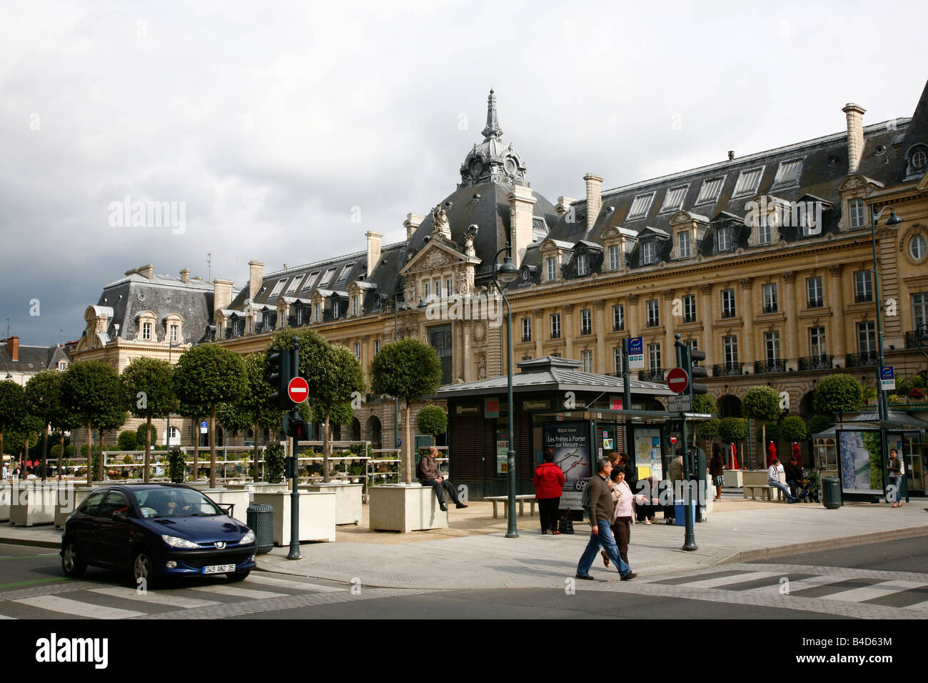 Place de la republique hi-res stock photography and images - Alamy