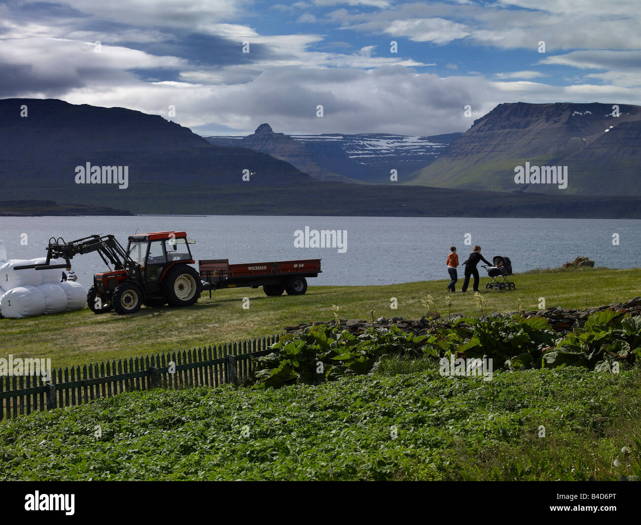Farm carriage hi-res stock photography and images - Alamy