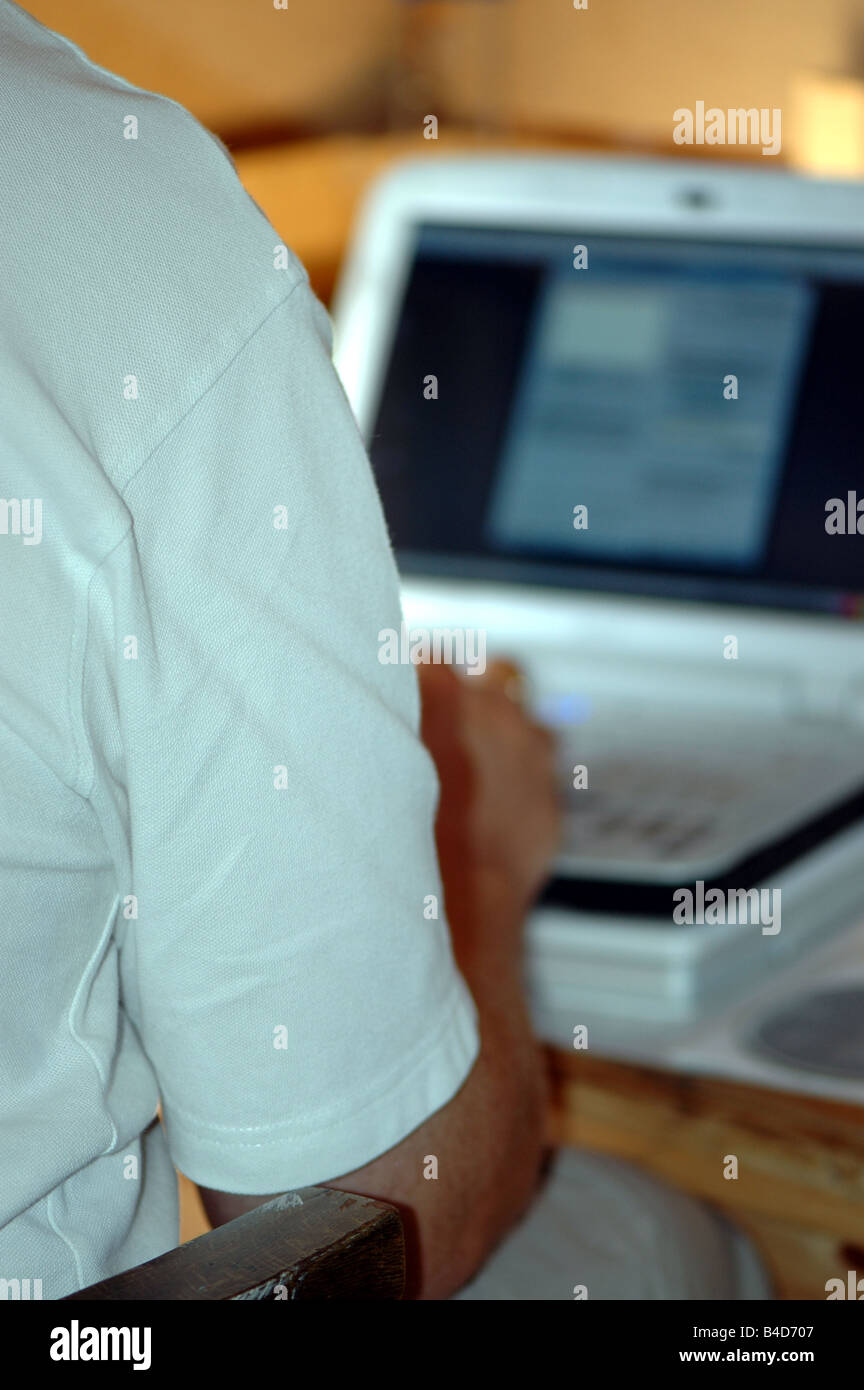 Office computer typing notepad hi-res stock photography and images - Alamy