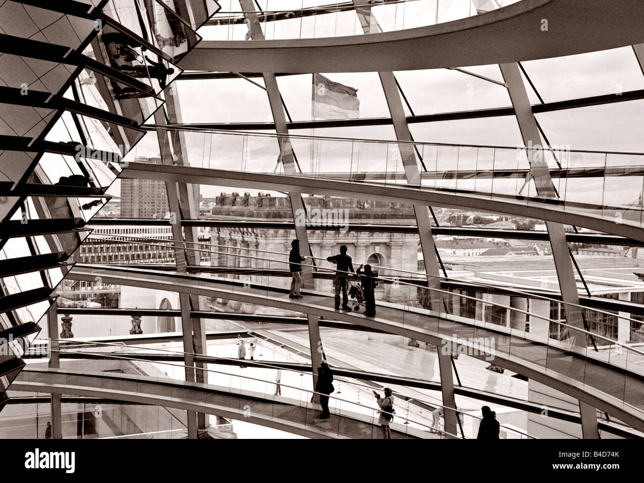 Circular building berlin hi-res stock photography and images - Alamy