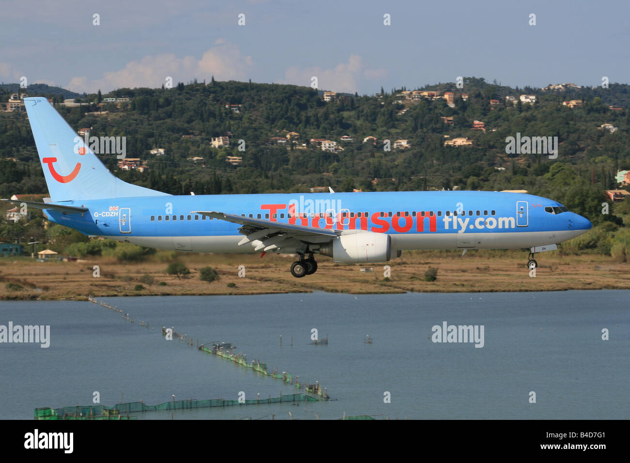 Tui aircraft flying hi-res stock photography and images - Alamy