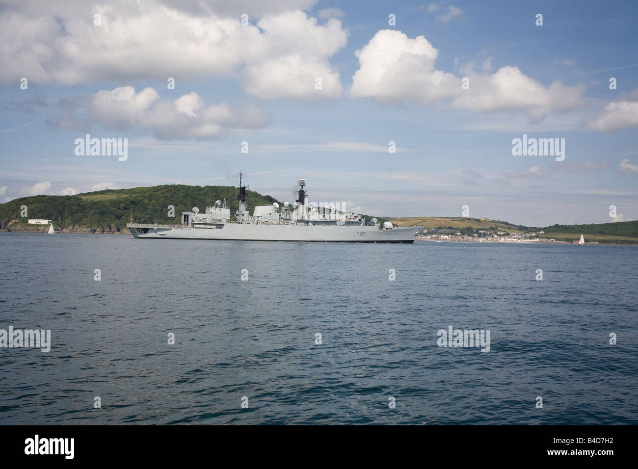 HMS Cumberland(F85) entering Plymouth Sound Stock Photo - Alamy