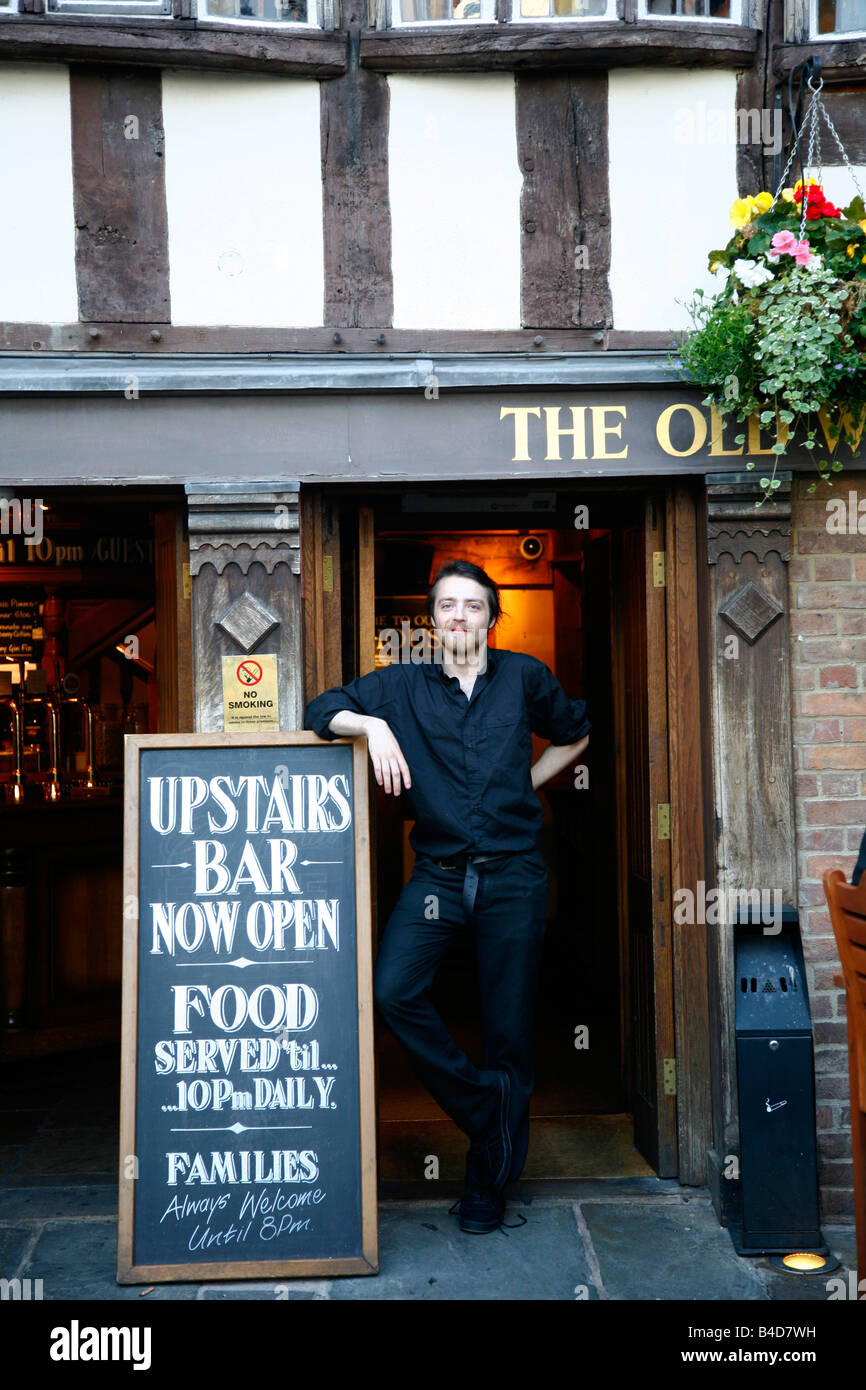 Old english pub hi-res stock photography and images - Alamy