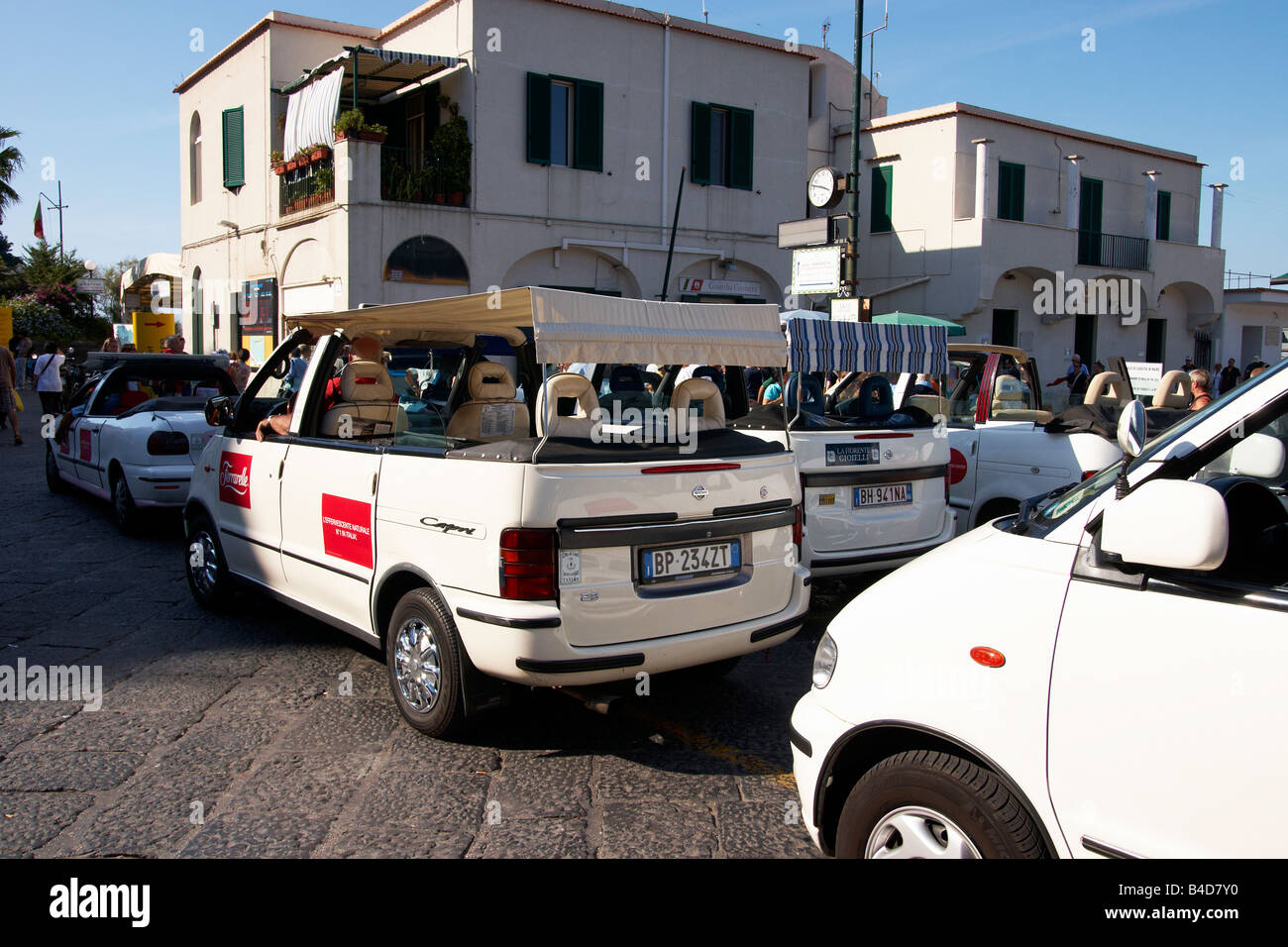 Capri taxi hi-res stock photography and images - Alamy