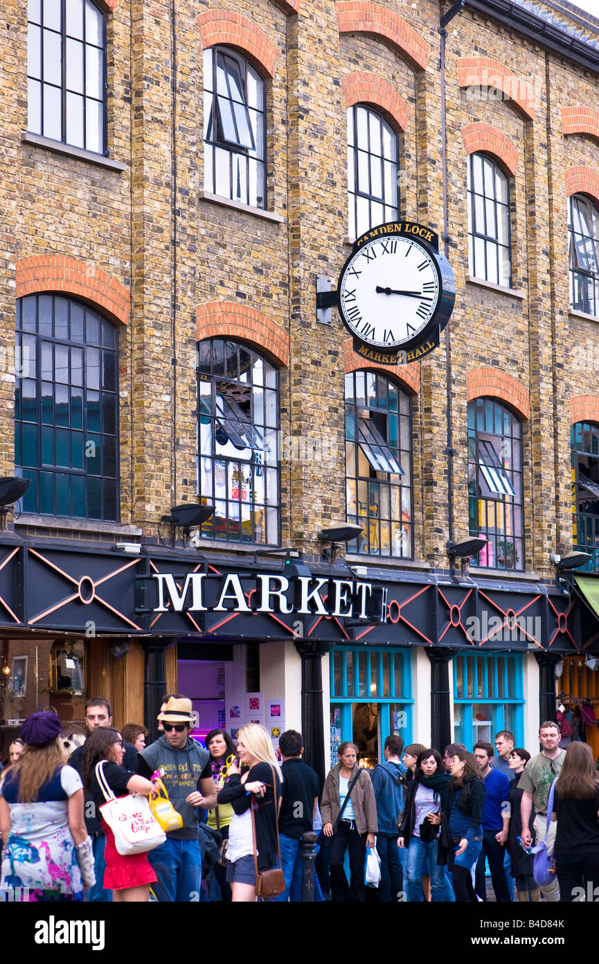 London people busy city clock hi-res stock photography and images - Alamy