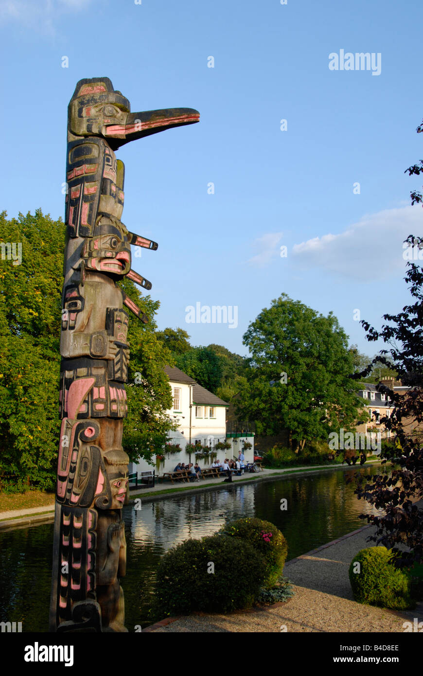 Totem Pole next to Grand Union Canal Berkhamsted Hertfordshire England ...