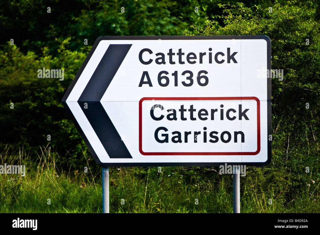 A-road non-primary route sign with road number and junction information ...