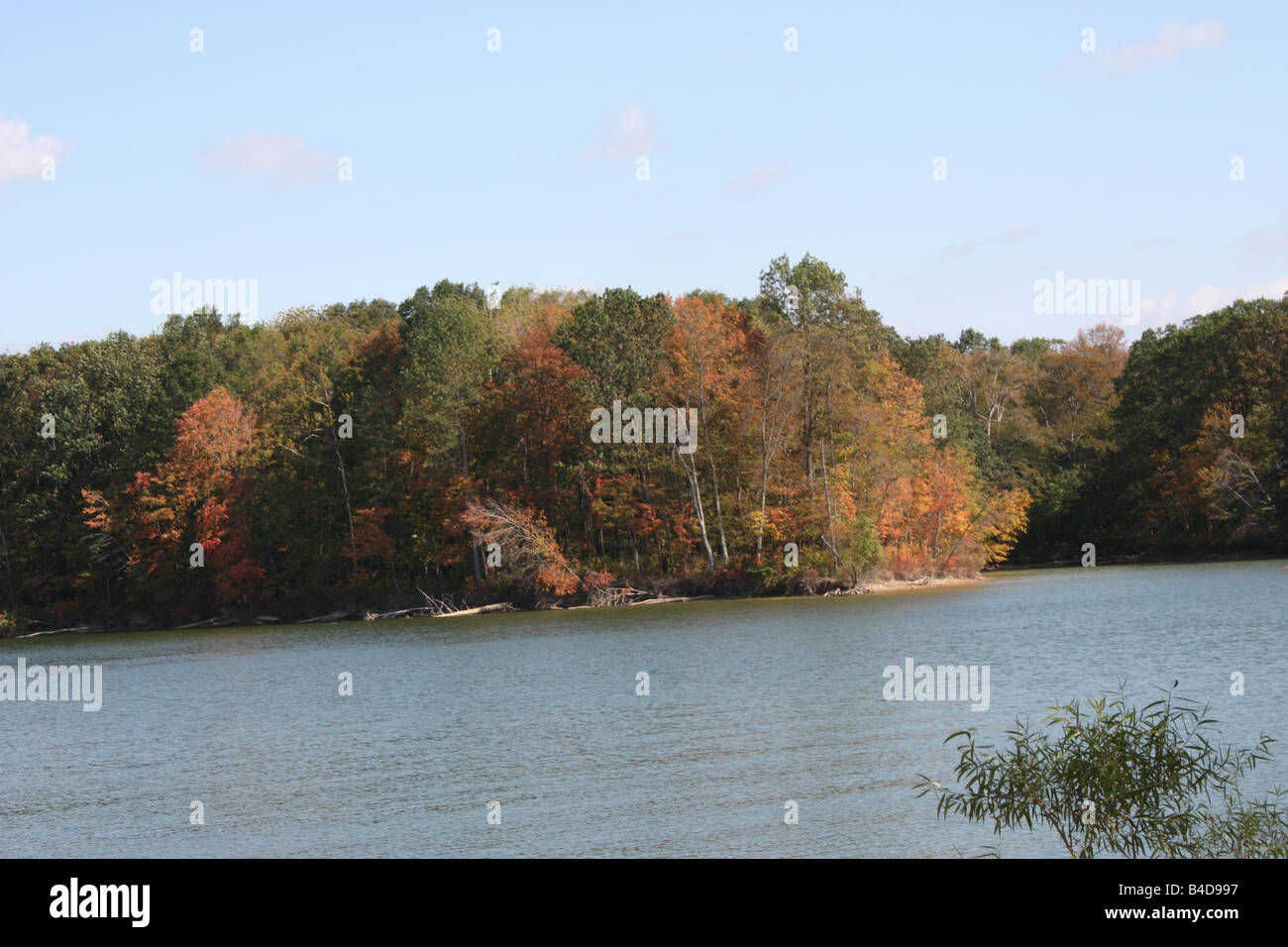 Fall lake colors hi-res stock photography and images - Alamy