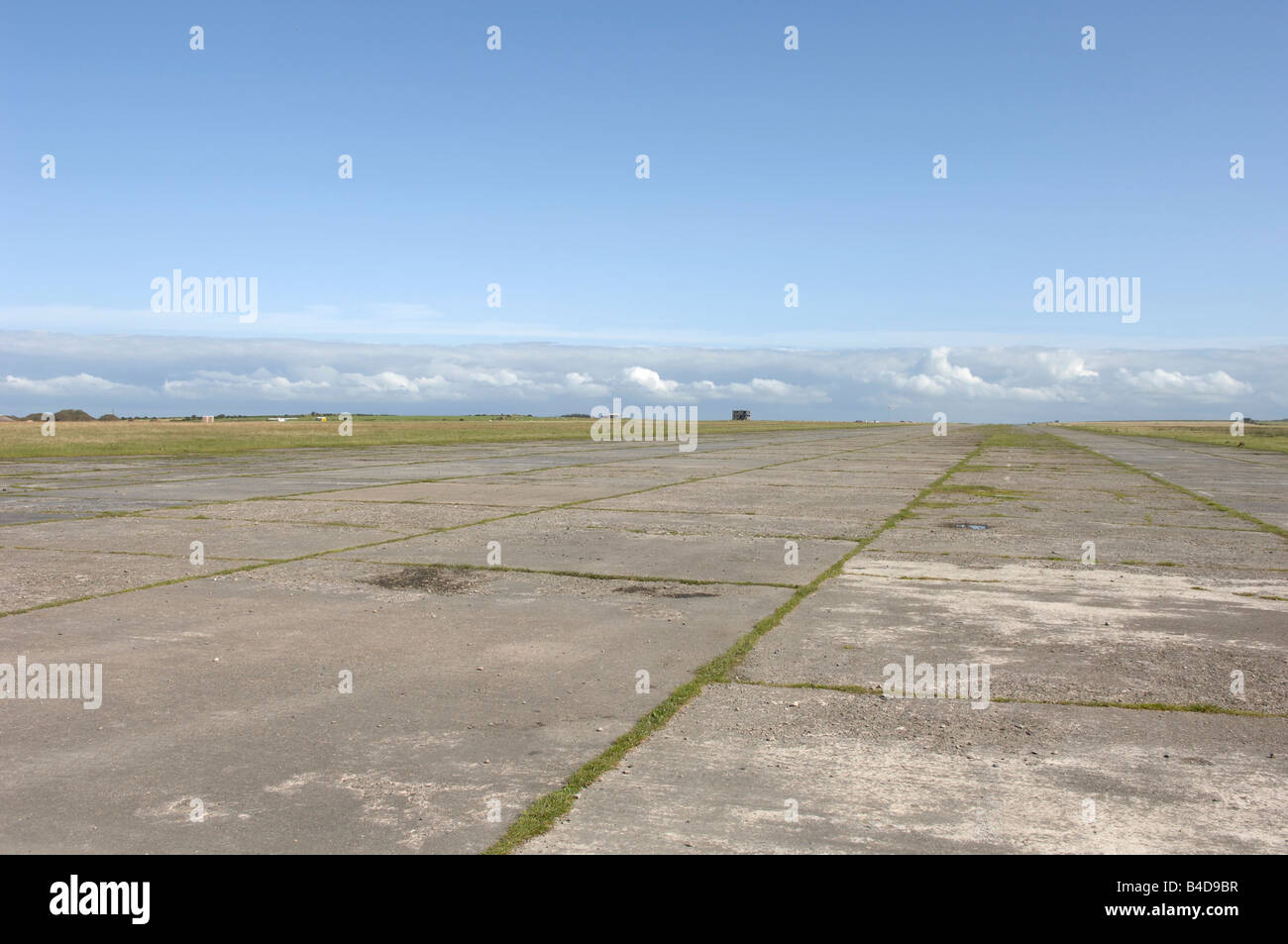 Disused runway hi-res stock photography and images - Alamy