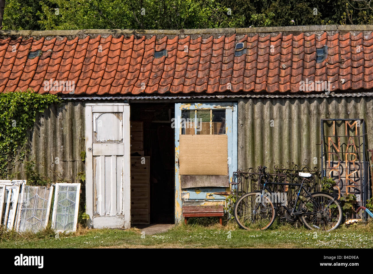 K shed hi-res stock photography and images - Alamy