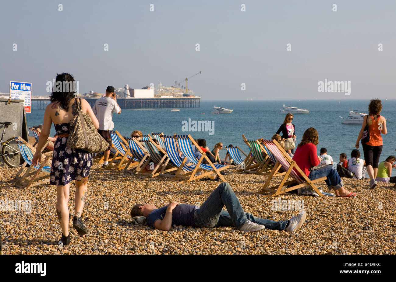Uk beach relaxing sunbathing hi-res stock photography and images - Alamy