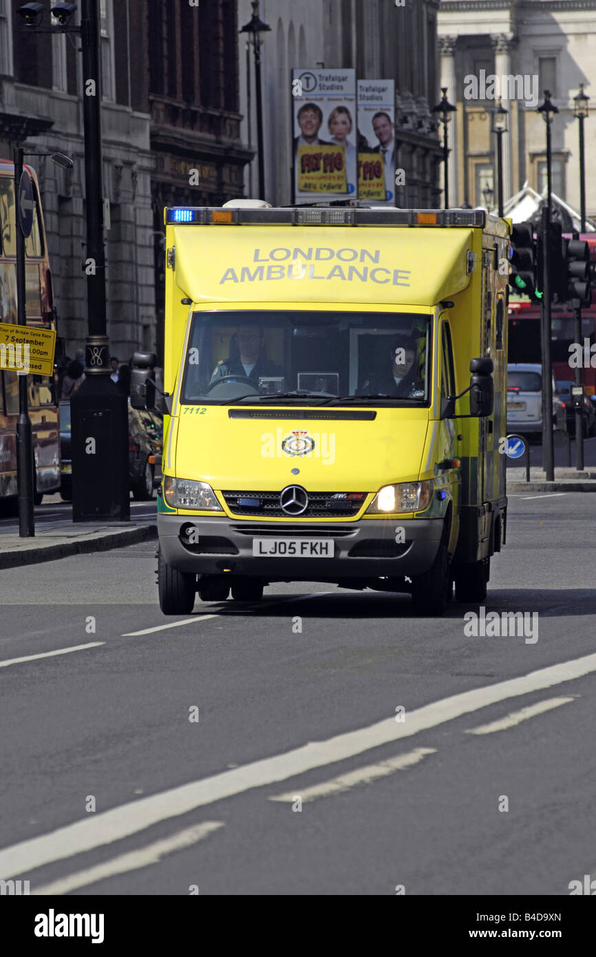 London ambulance rapid response vehicles hi-res stock photography and ...