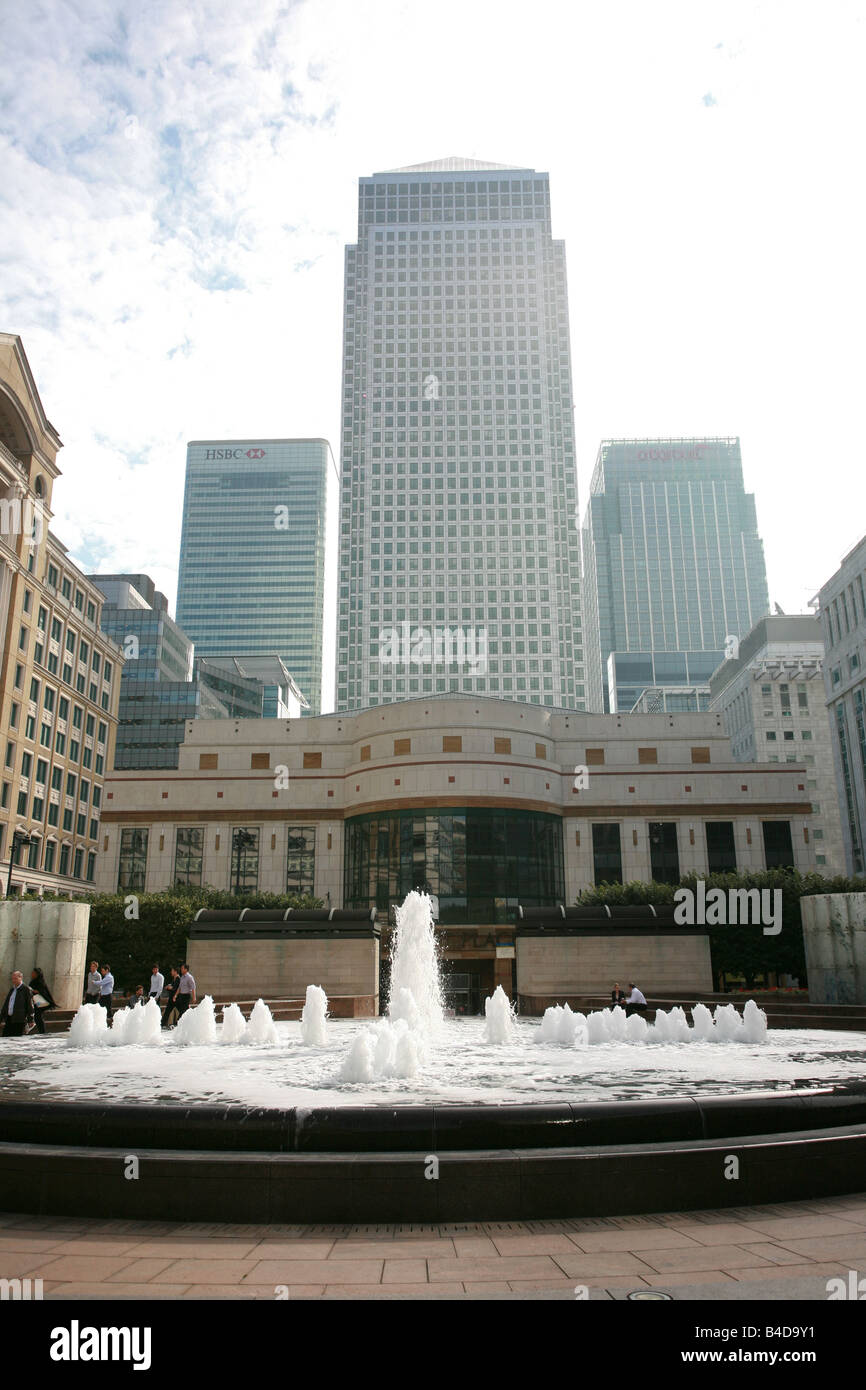 HSBC One Canada Square and Citigroup buildings from Cabot Square ...