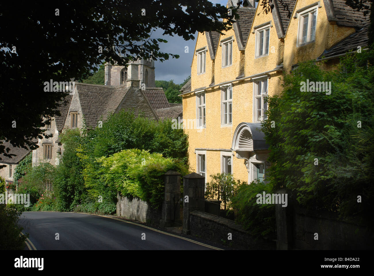 Cotswolds street life hi-res stock photography and images - Alamy