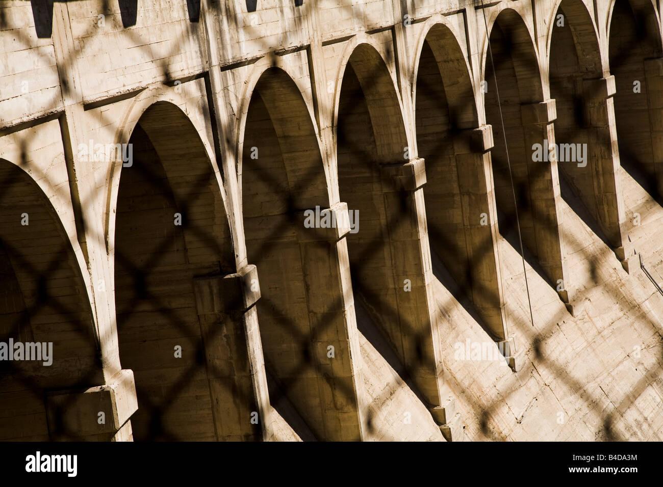 Devil 's Gate Dam which goes over the Los Angeles River Los Angeles ...