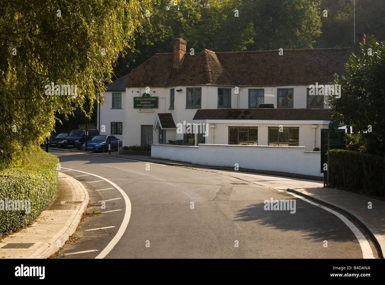 Shillingford bridge hotel hi-res stock photography and images - Alamy