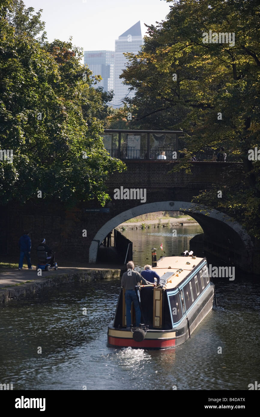 A barge on a canal in London's End End Stock Photo - Alamy