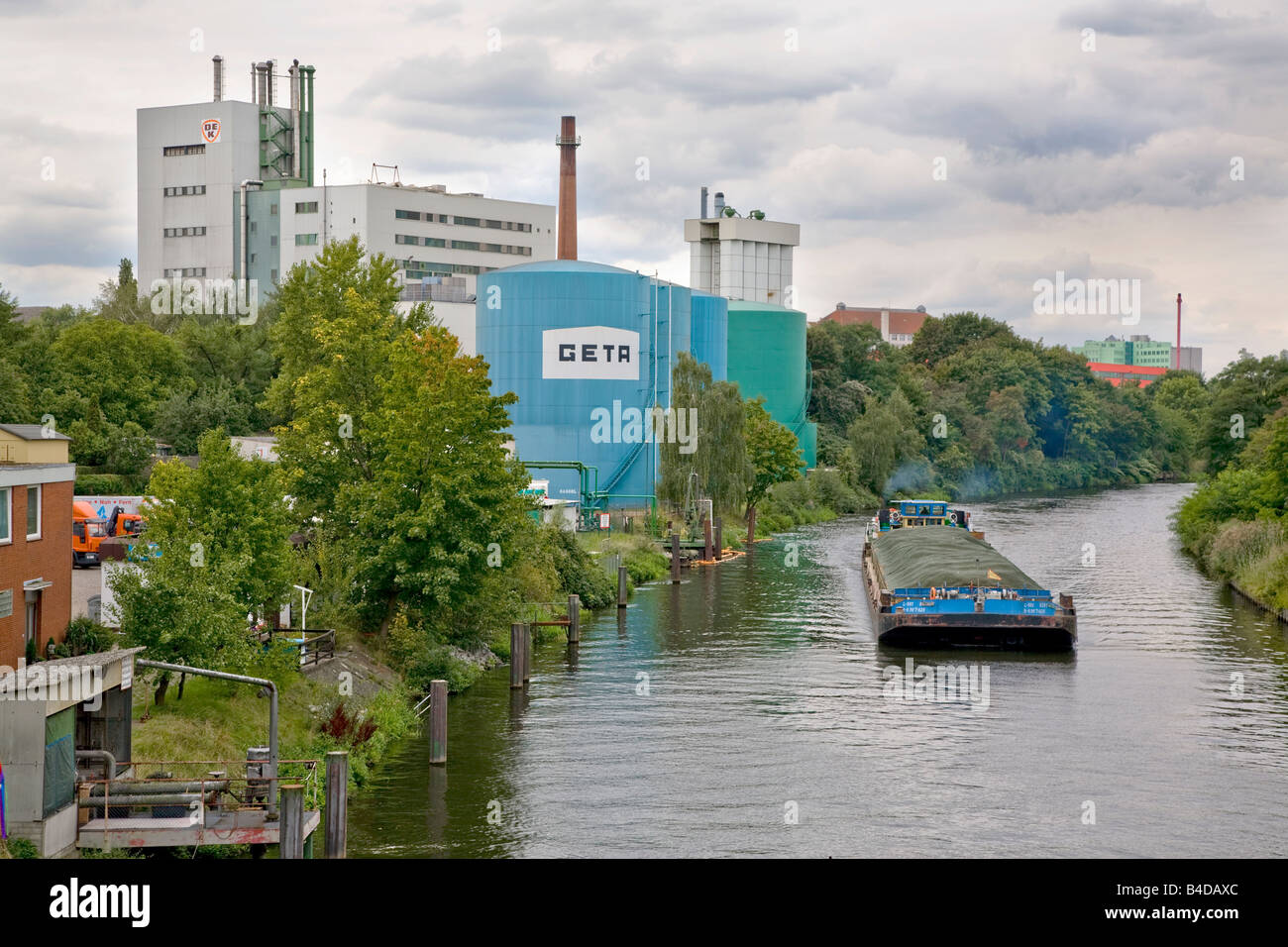 Boat factory hi-res stock photography and images - Alamy