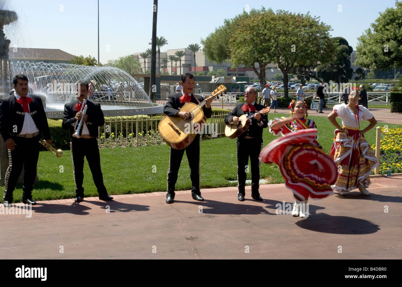 Mariachi mexican musicians band hi-res stock photography and images - Alamy
