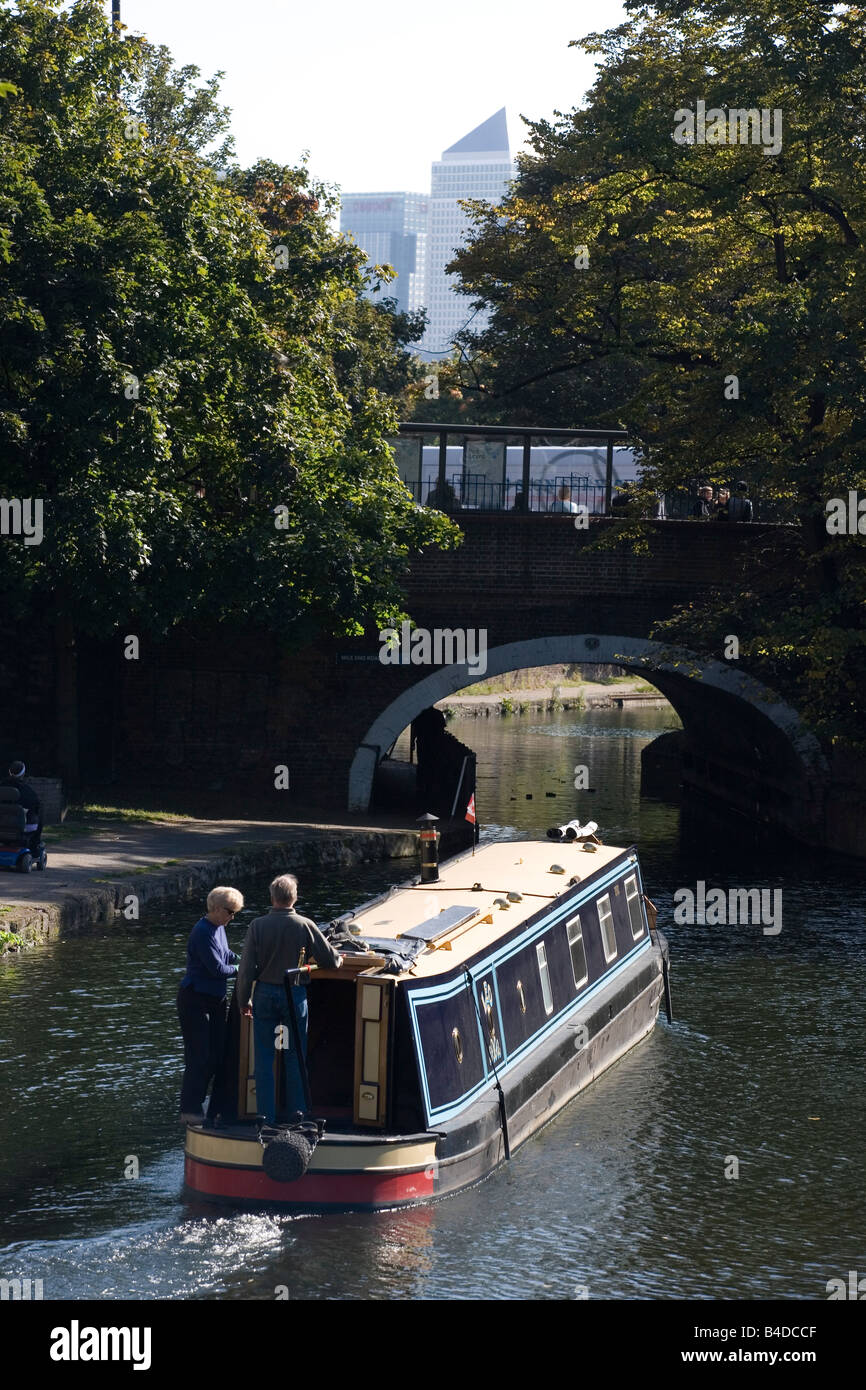 A barge on a canal in London's End End Stock Photo - Alamy