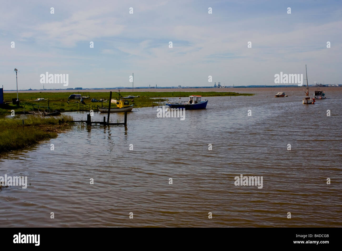 River hull high tide hi-res stock photography and images - Alamy