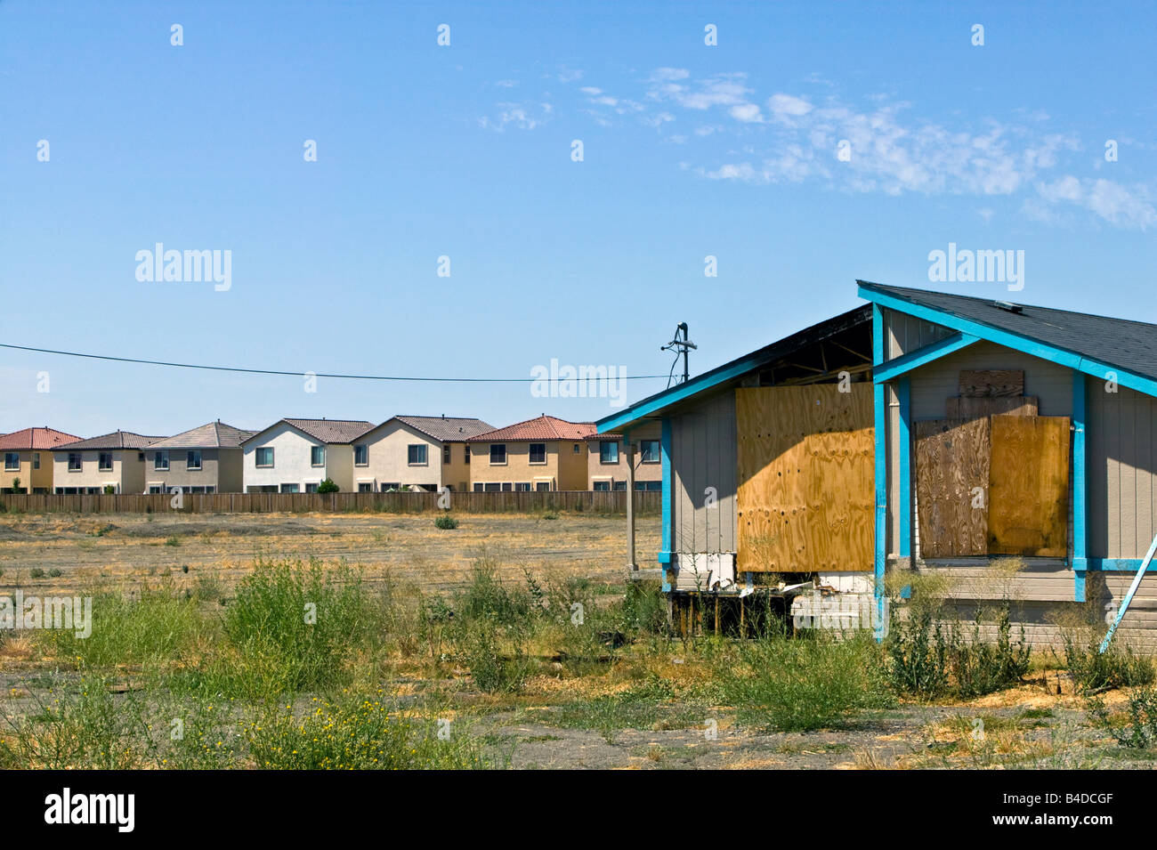 Tract housing hi-res stock photography and images - Alamy