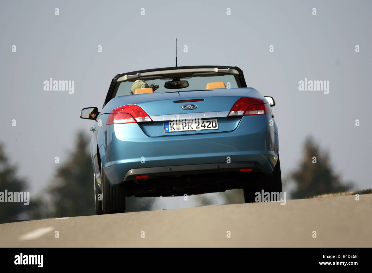 Ford Focus 2.0 TDCi CC Titanium, model year 2006-, hellblue moving ...