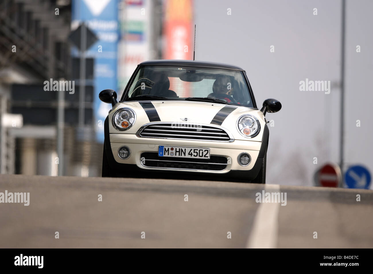 White mini cooper hi-res stock photography and images - Alamy