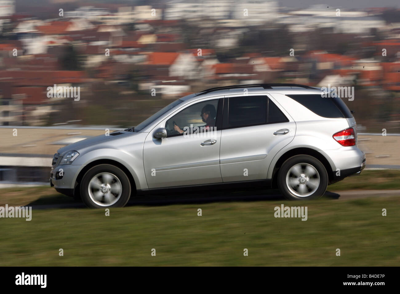Mercedes ML 420 CDI, model year 2005-, silver, driving, side view ...