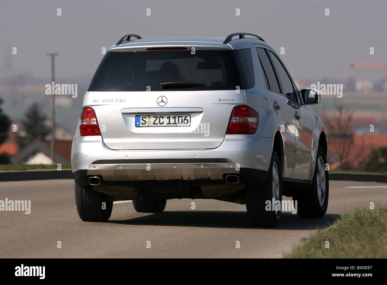 Mercedes ML 420 CDI, model year 2005-, silver, driving, diagonal from ...