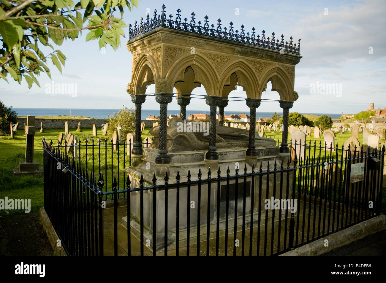 Grace darling memorial sits in hi-res stock photography and images - Alamy