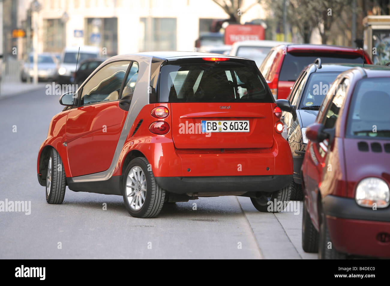 Smart Fortwo Passion, model year 2007-, red, driving, diagonal from the ...
