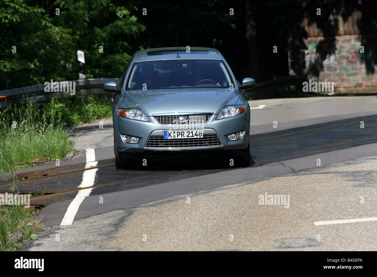 Ford mondeo front hi-res stock photography and images - Alamy