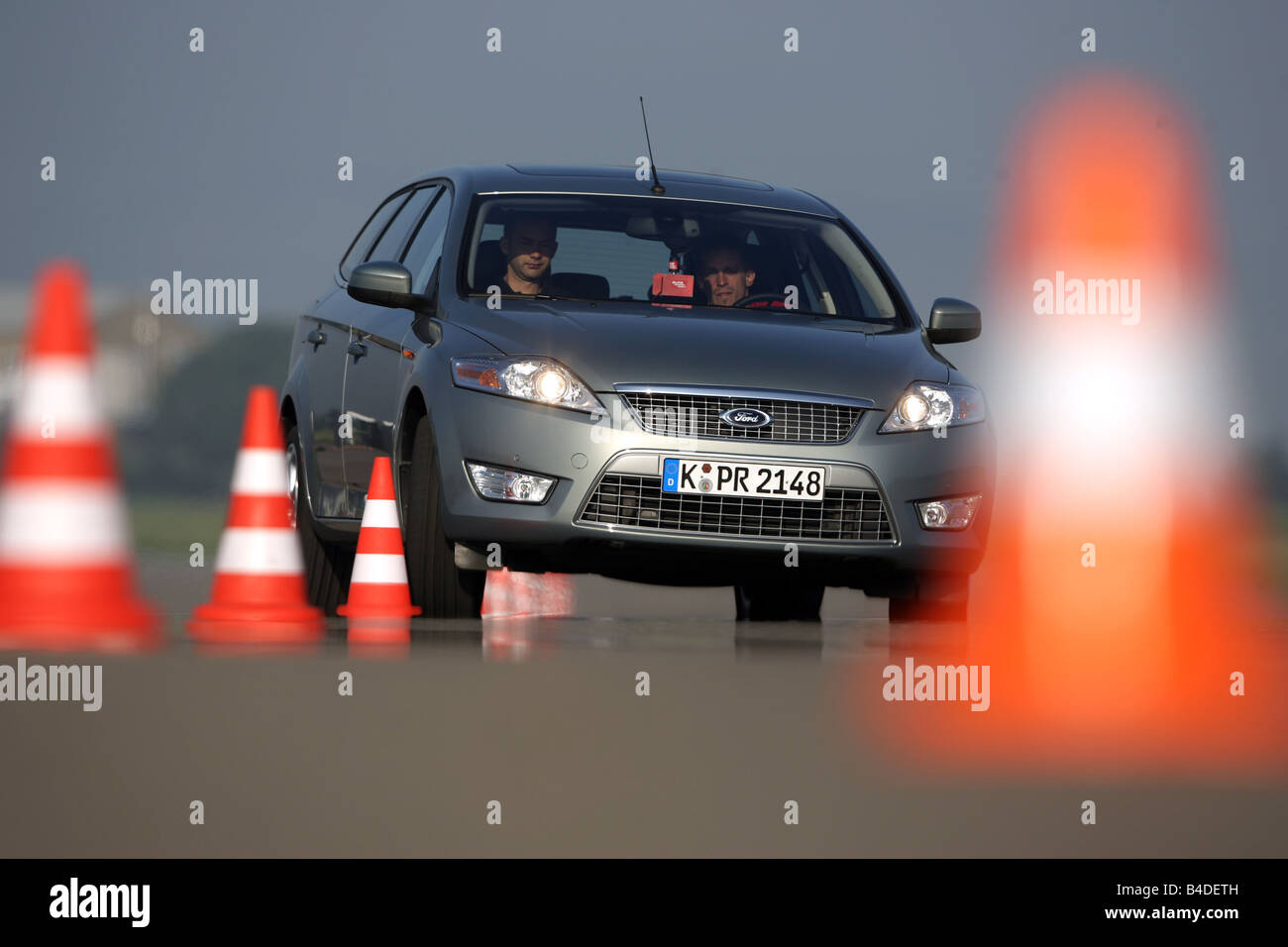 Ford mondeo front hi-res stock photography and images - Alamy