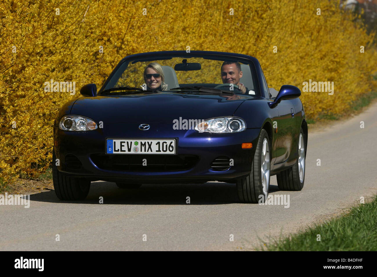 Car, Mazda MX-5, Convertible, model year 2001-, dark blue-metallic ...