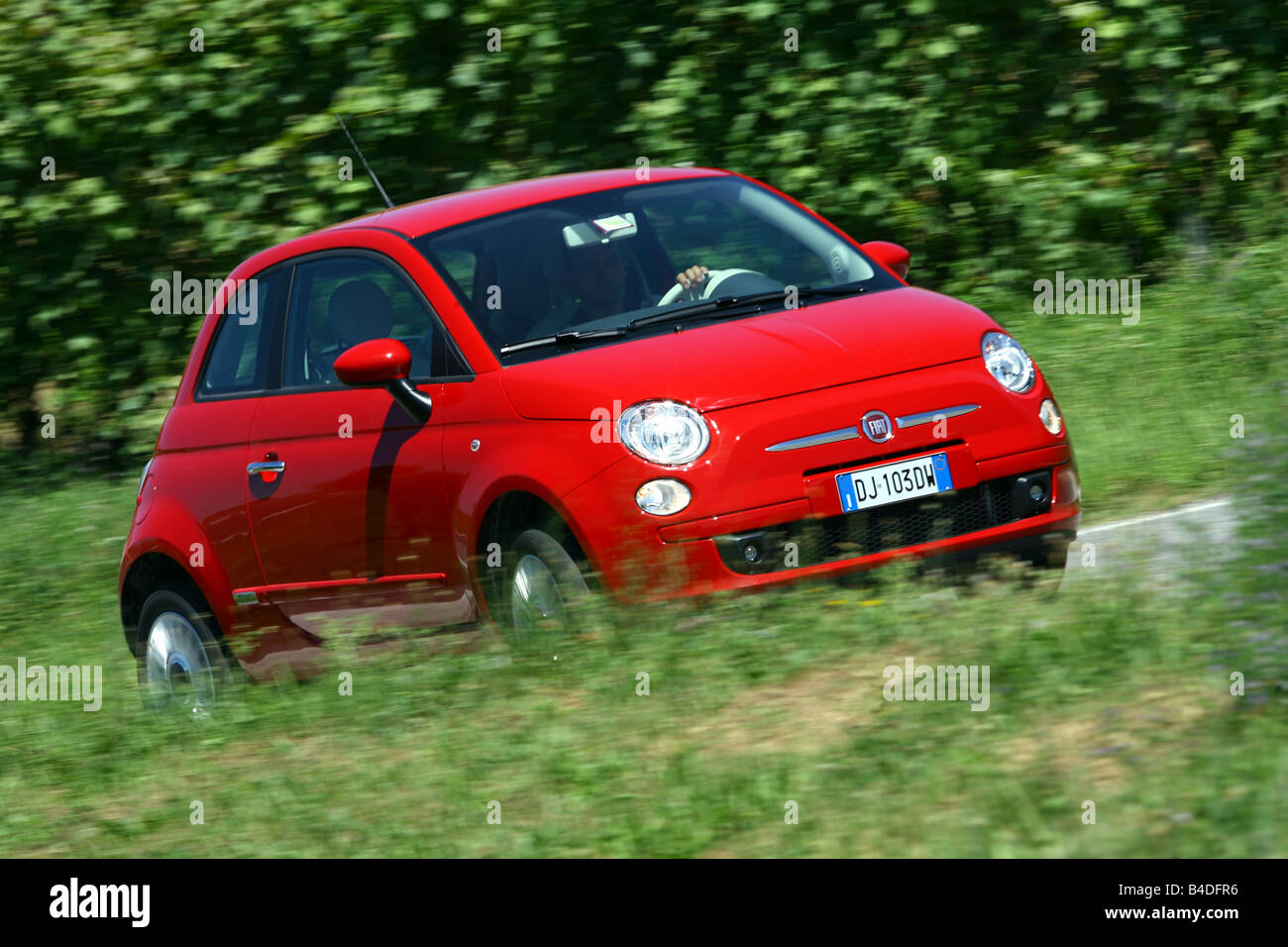 Fiat 500, model year 2007-, red, driving, diagonal from the front ...