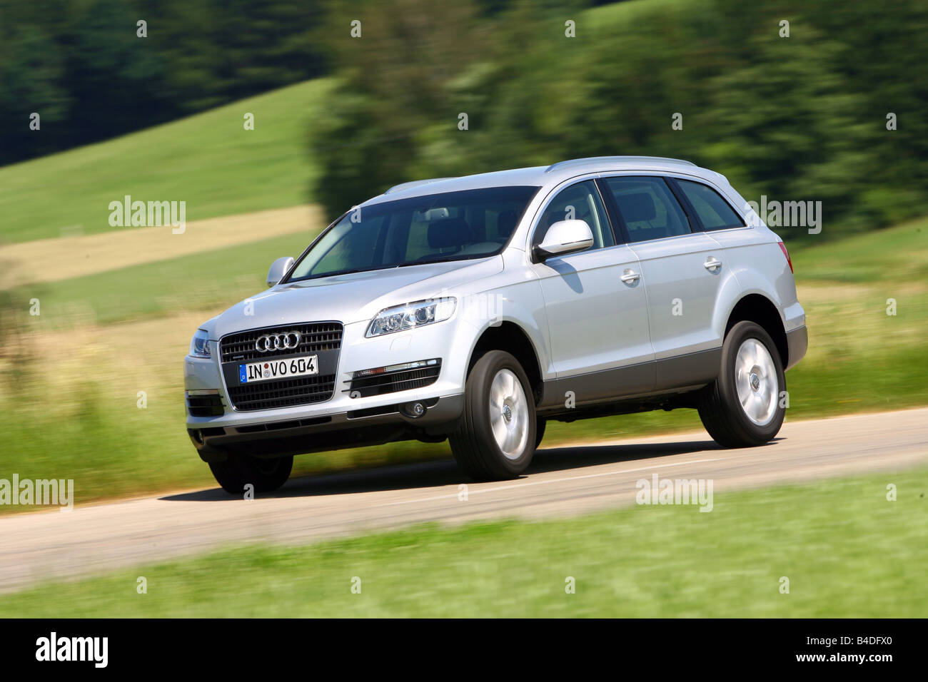 Audi Q7, model year 2007-, silver, driving, diagonal from the front ...