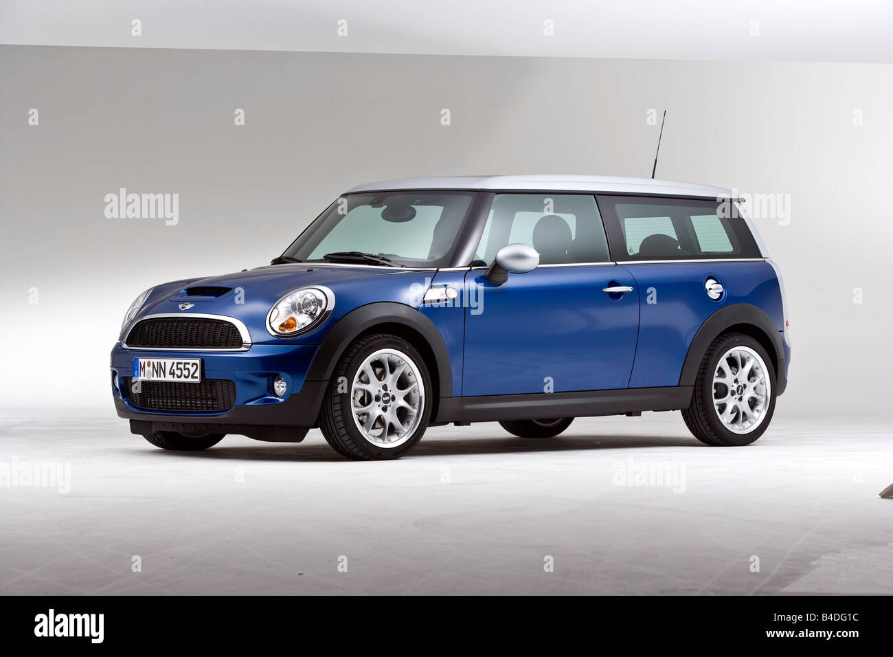 Mini Clubman, model year 2007-, blue, standing, upholding, diagonal ...