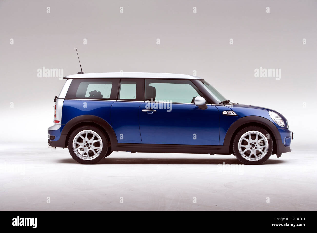 Mini Clubman, model year 2007-, blue, standing, upholding, side view ...