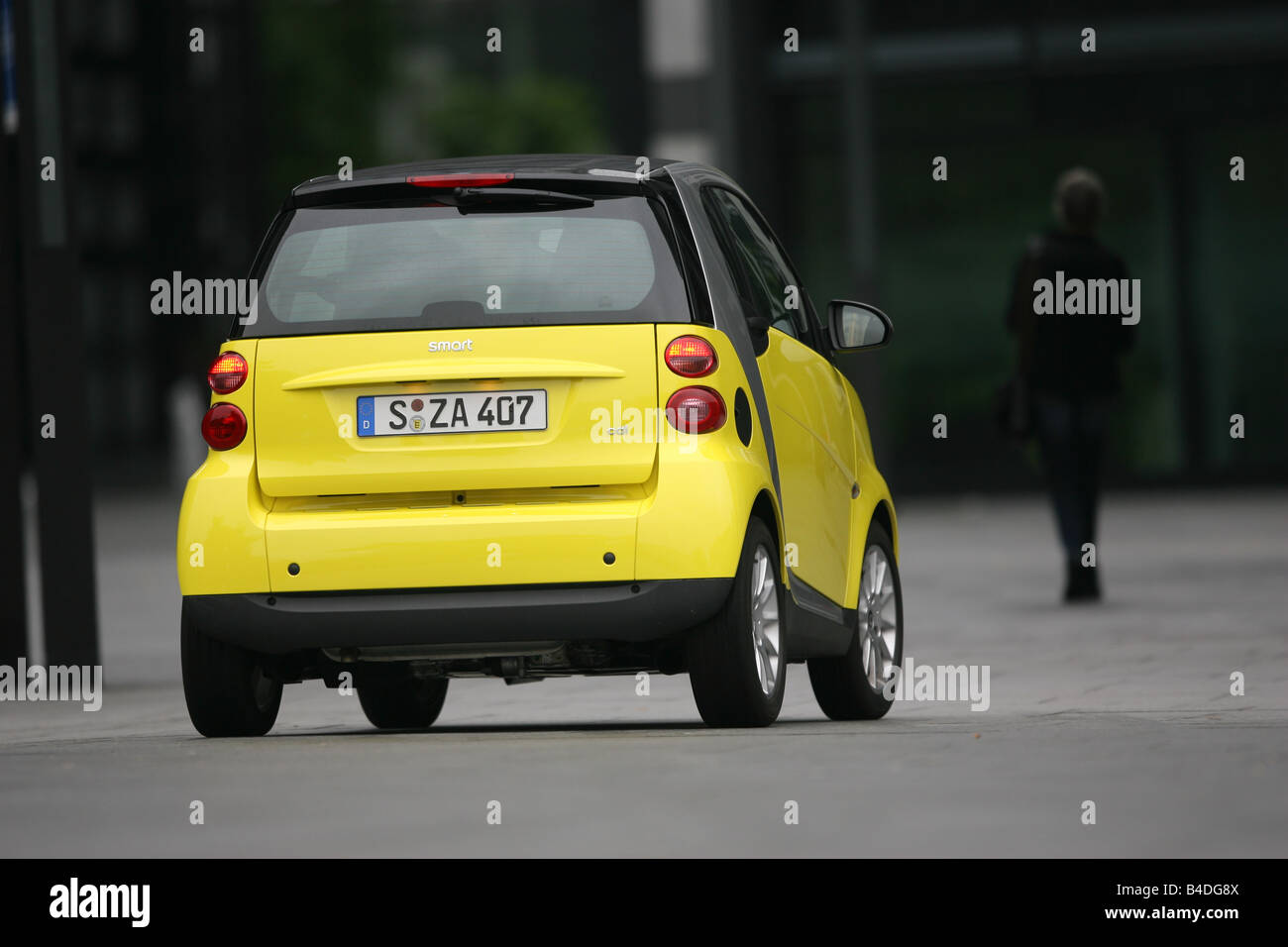 Smart Fortwo CDI passion, model year 2007-, yellow, driving, diagonal ...