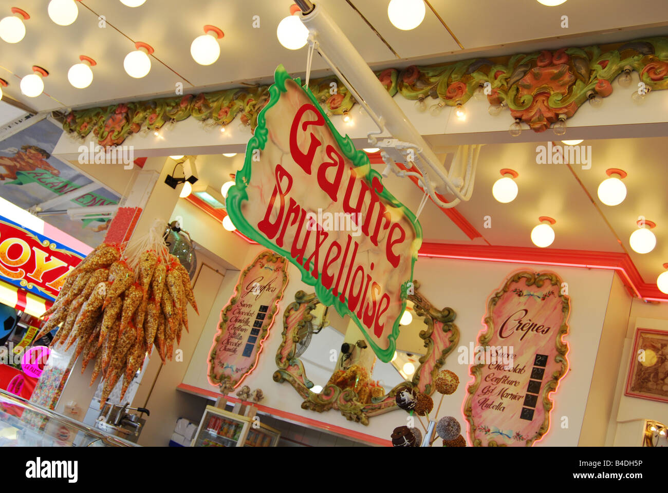 Childrens sweet shop hi-res stock photography and images - Alamy