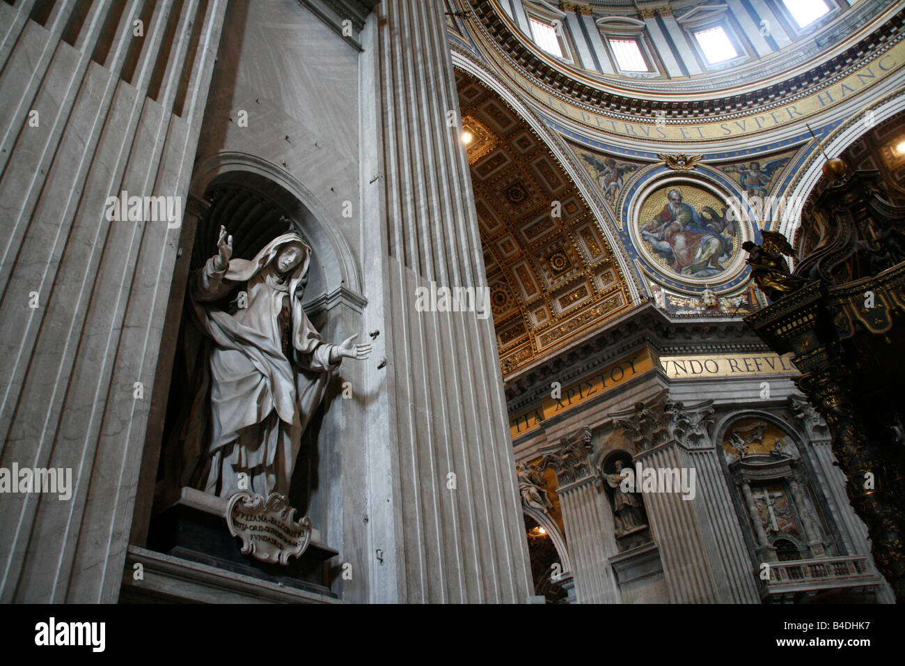 Sculpture statue inside st peters basilica hi-res stock photography and ...